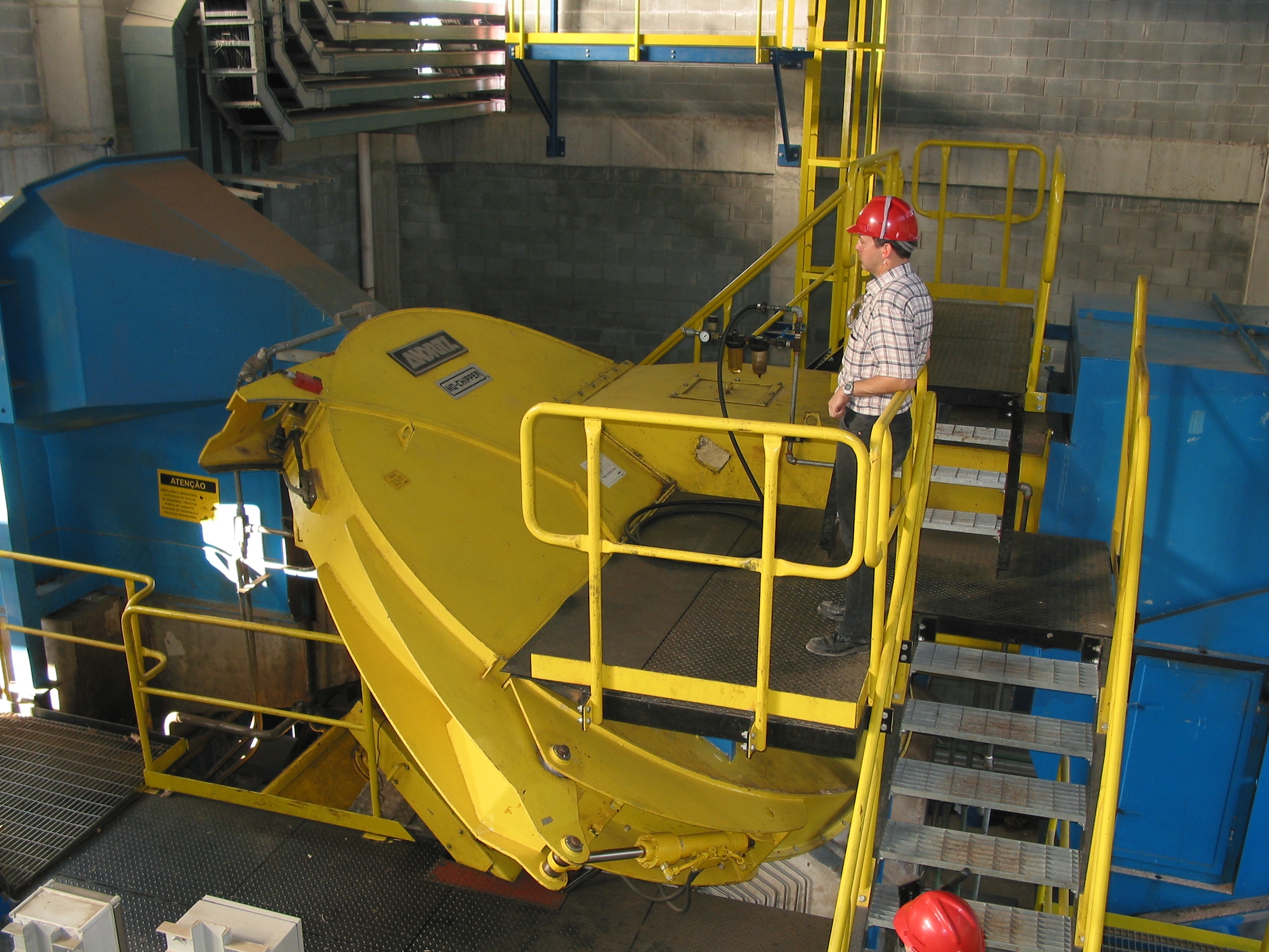 Gravity-fed HQ-Chipper