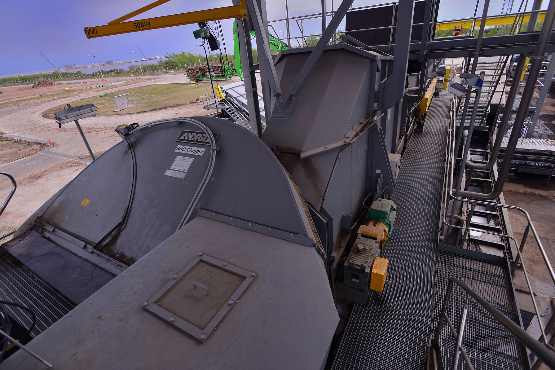 Horizontally fed HHQ-Chipper