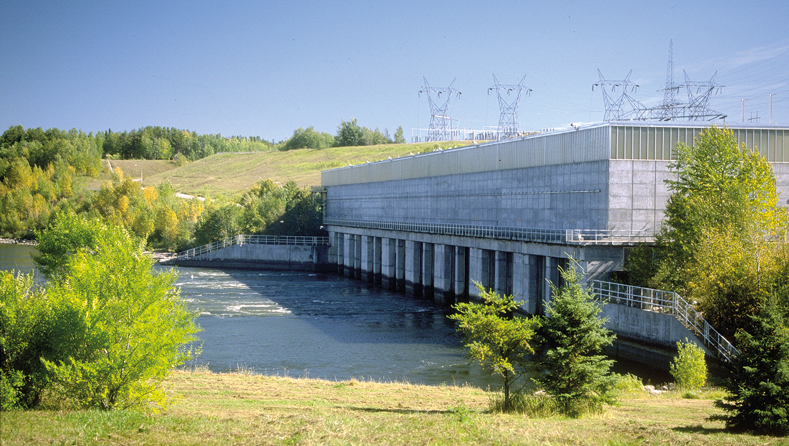 E.B. Campbell, Canada - Hydro News 32