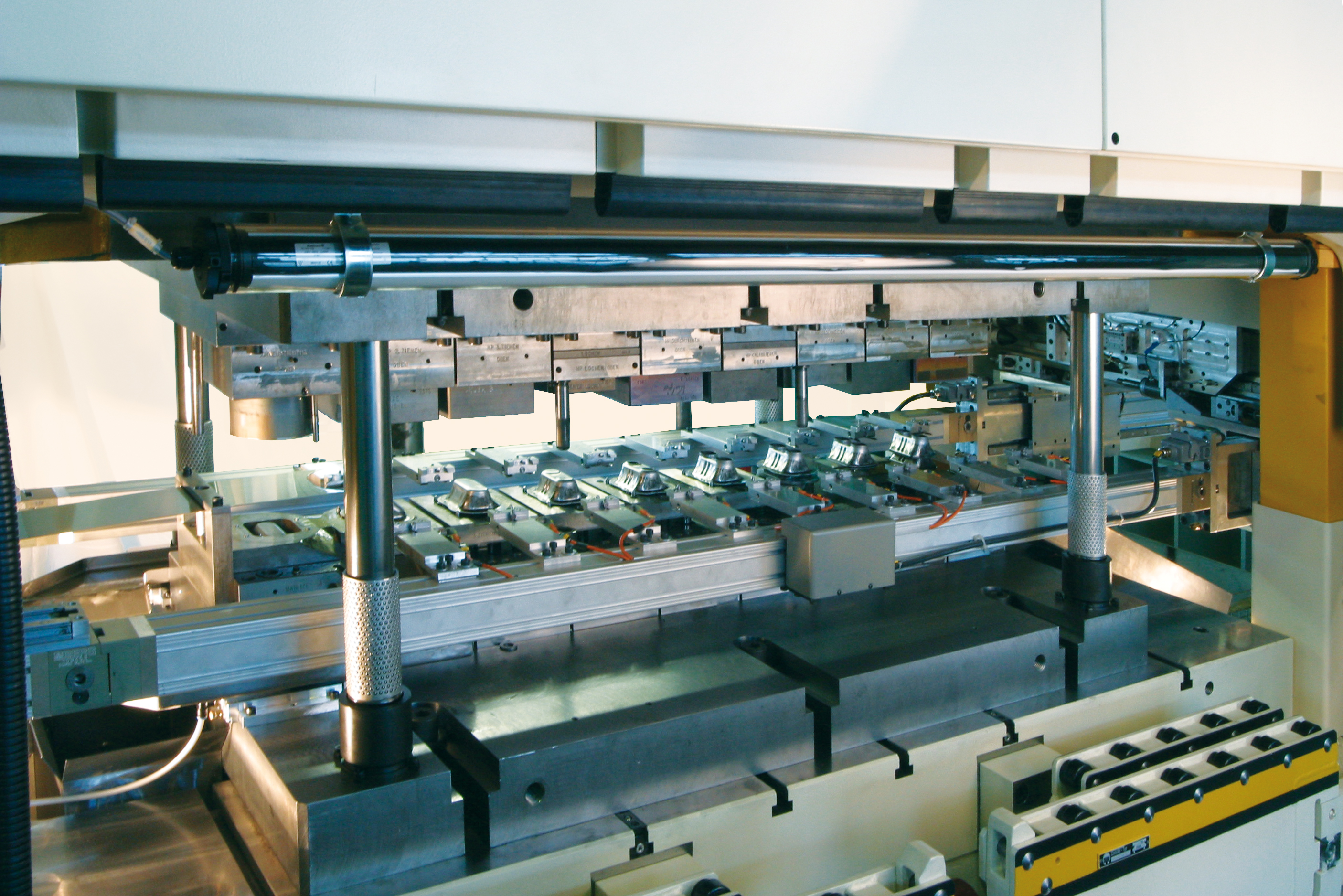 Peripheral equipment for forming presses