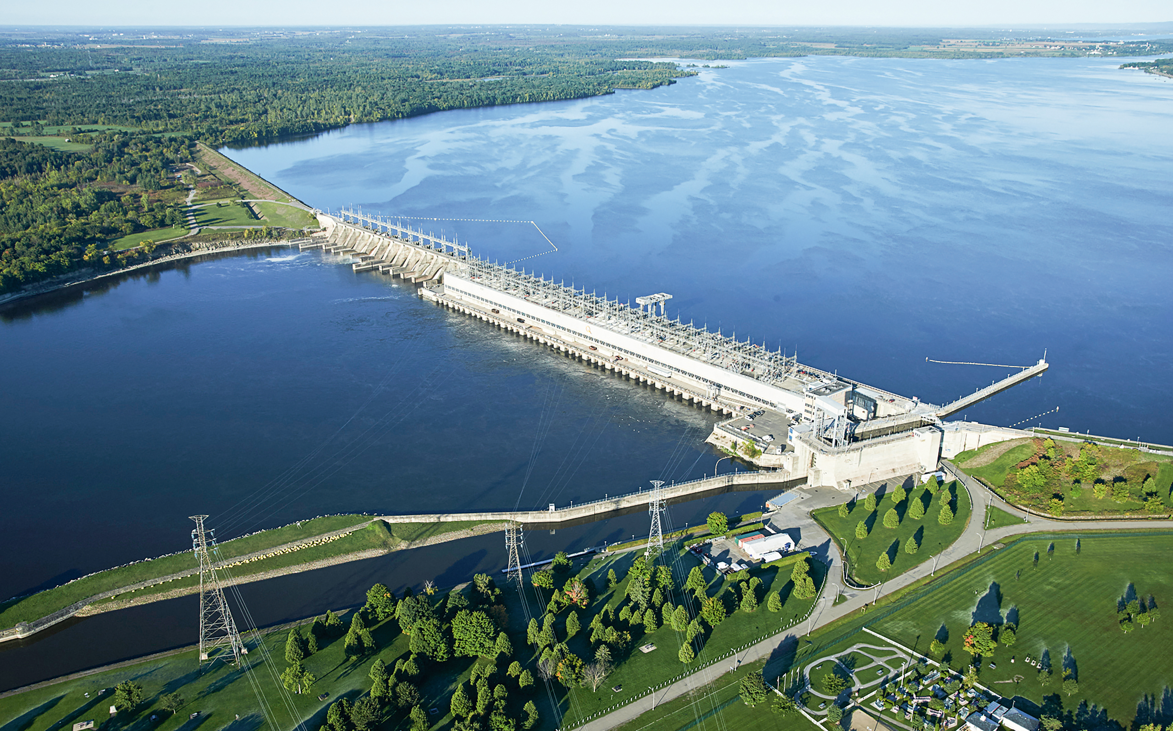 Electricity for 150,000 households - Carillon, Canada
