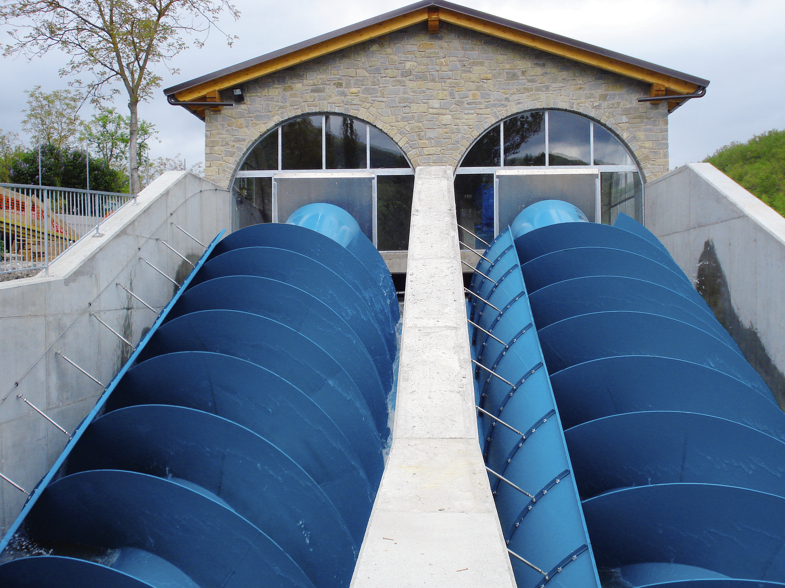 Hydro News 29 - Centrifugal pump and screw turbine