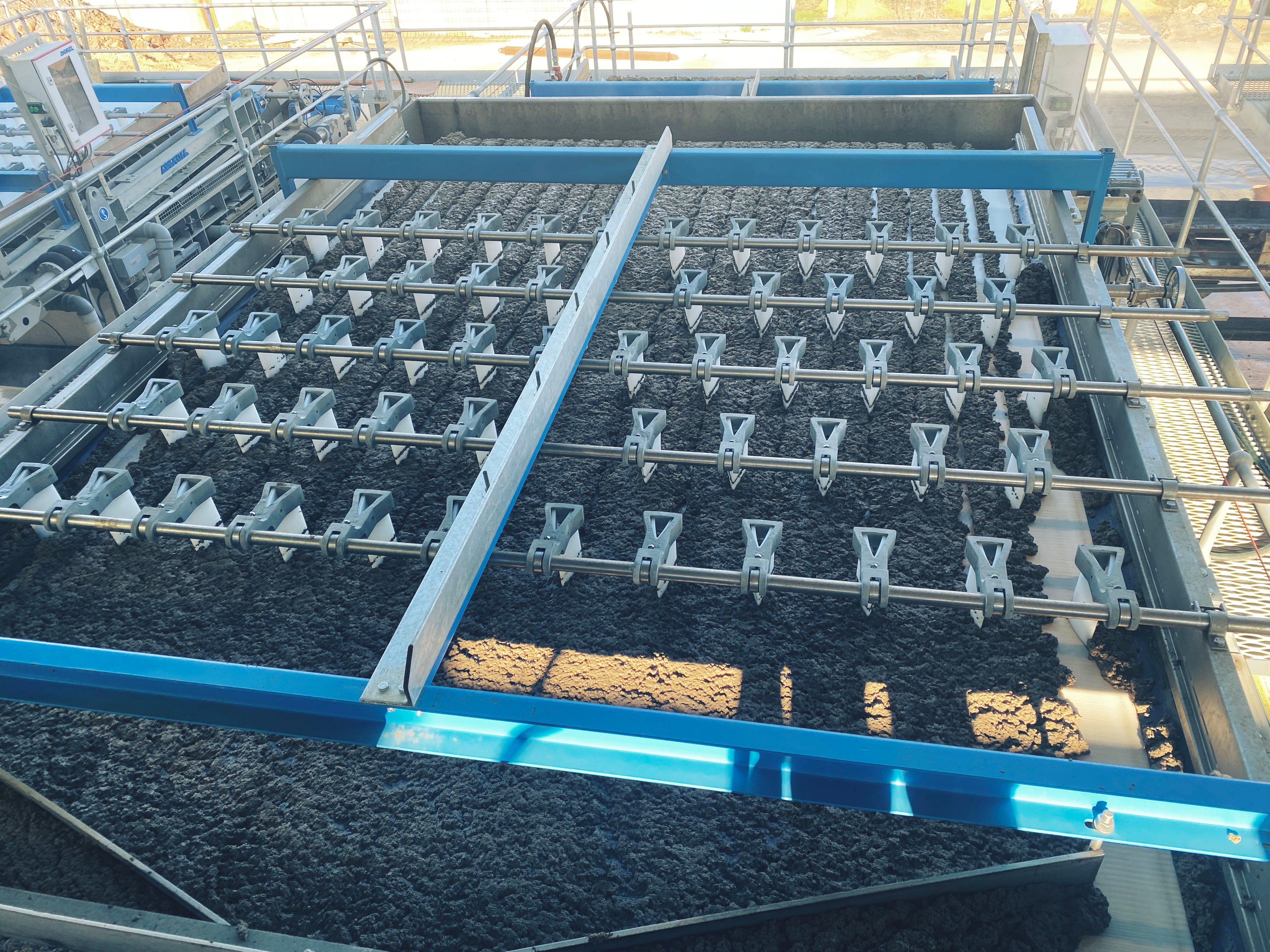 Efficient tailings dewatering and process water recovery | ANDRITZ