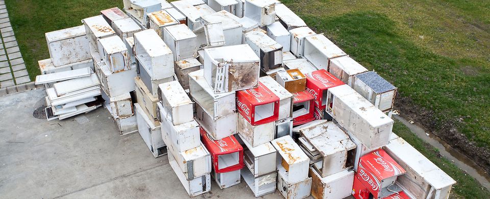 Recycling plants for refrigerators