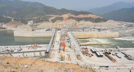 Hydro News 31 - Pictures of Xayaburi in Lao, PDR