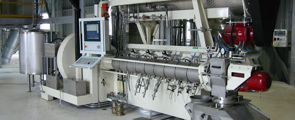 Extruders for pet food processing