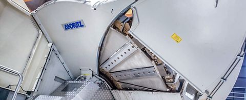 Horizontally fed HHQ-Chipper