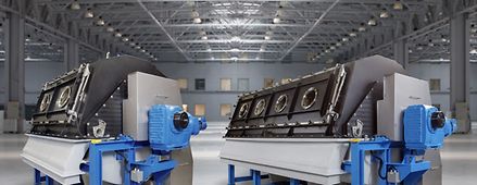 Vacuum and pressurized drum filters